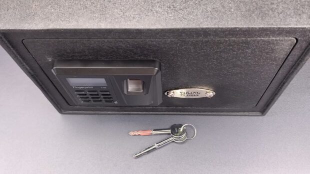 7 Reasons Why Biometrics Safes Are Safer Than Key Lock Safes - Comeau ...
